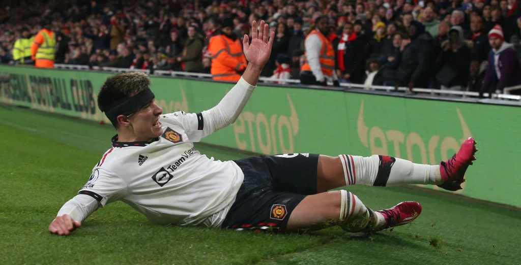 Lisandro Martinez’s appearance for 25/26 season—more buff and new ...