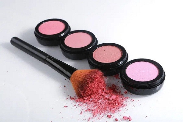 4 Cara Memakai Blush On yang Benar dan Sederhana – Tips and Trik