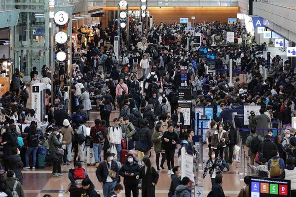 Over 100 flights disrupted after incident at Tokyo's Haneda Airport Over 100 flights disrupted after incident at Tokyo's Haneda Airport
