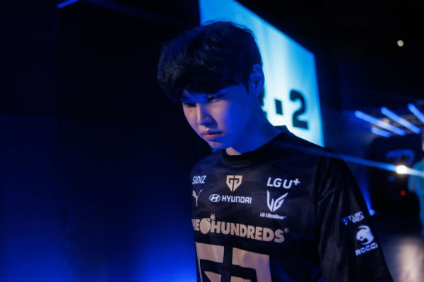 GenG hủy diệt một đội LPL mạnh mẽ trong buổi tập đấu, khán giả lên tiếng về ý nghĩa của scrim