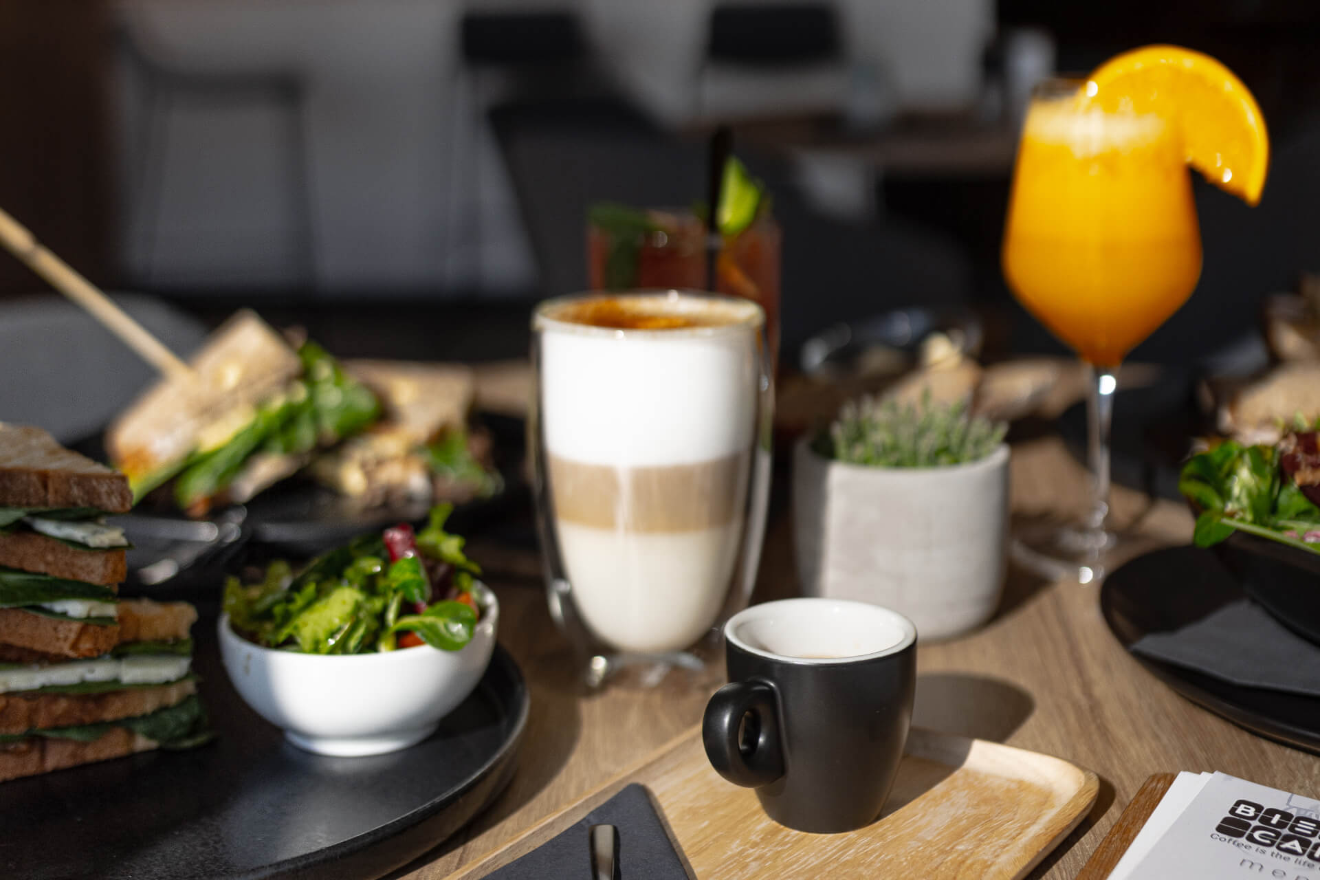 Skvělá káva a drinky v kavárně - Biegun Cafe, Brno