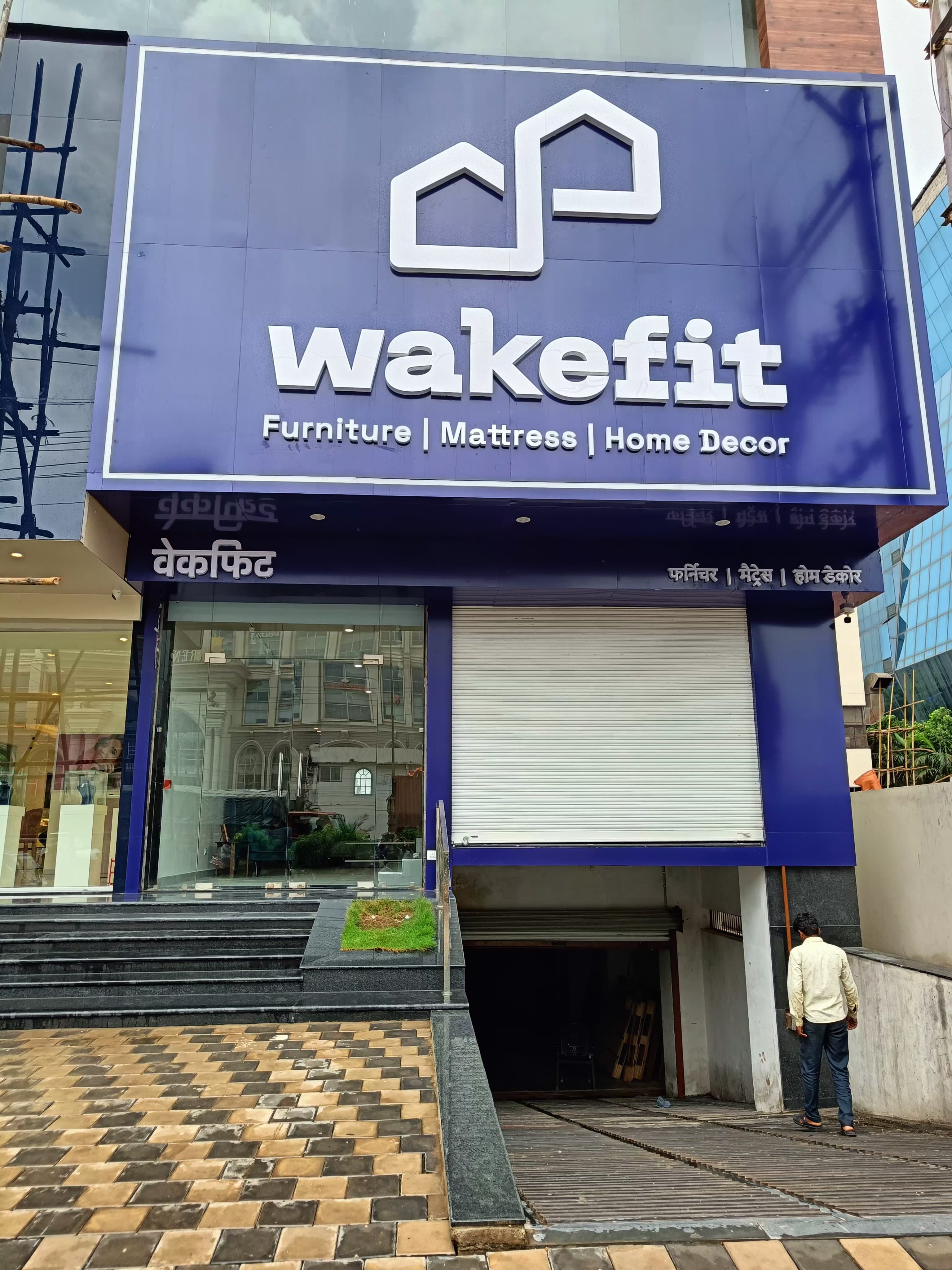 Visit the best furniture store in Raipur | Wakefit