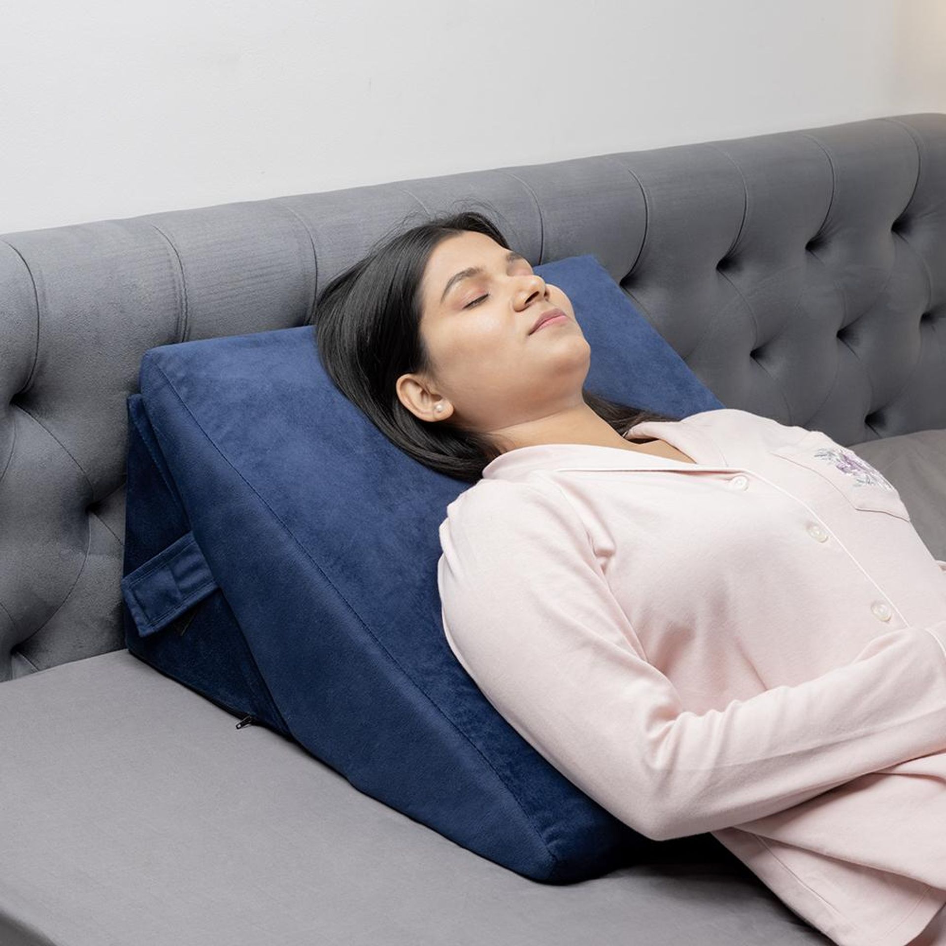 Buy Sleeping Wedge Pillow Online at Prices from ₹2048 | Wakefit