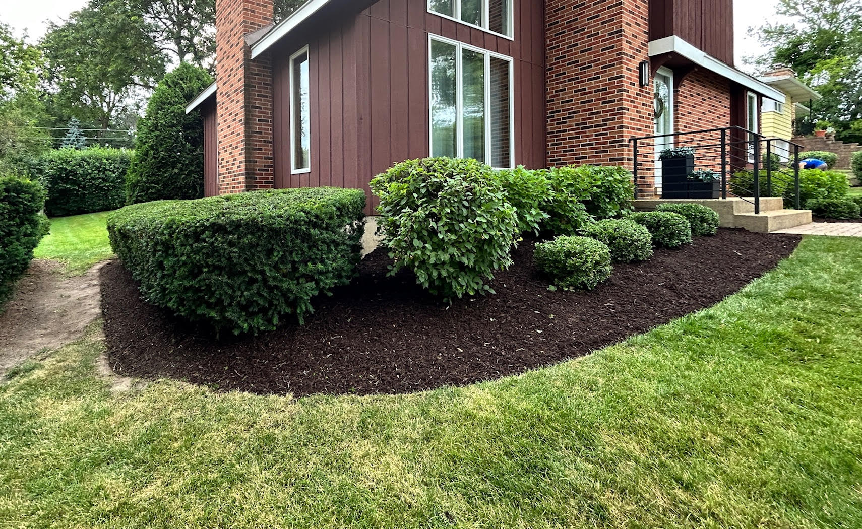 Benefits of Mulching for Landscaping | BlackRock Outdoor Living