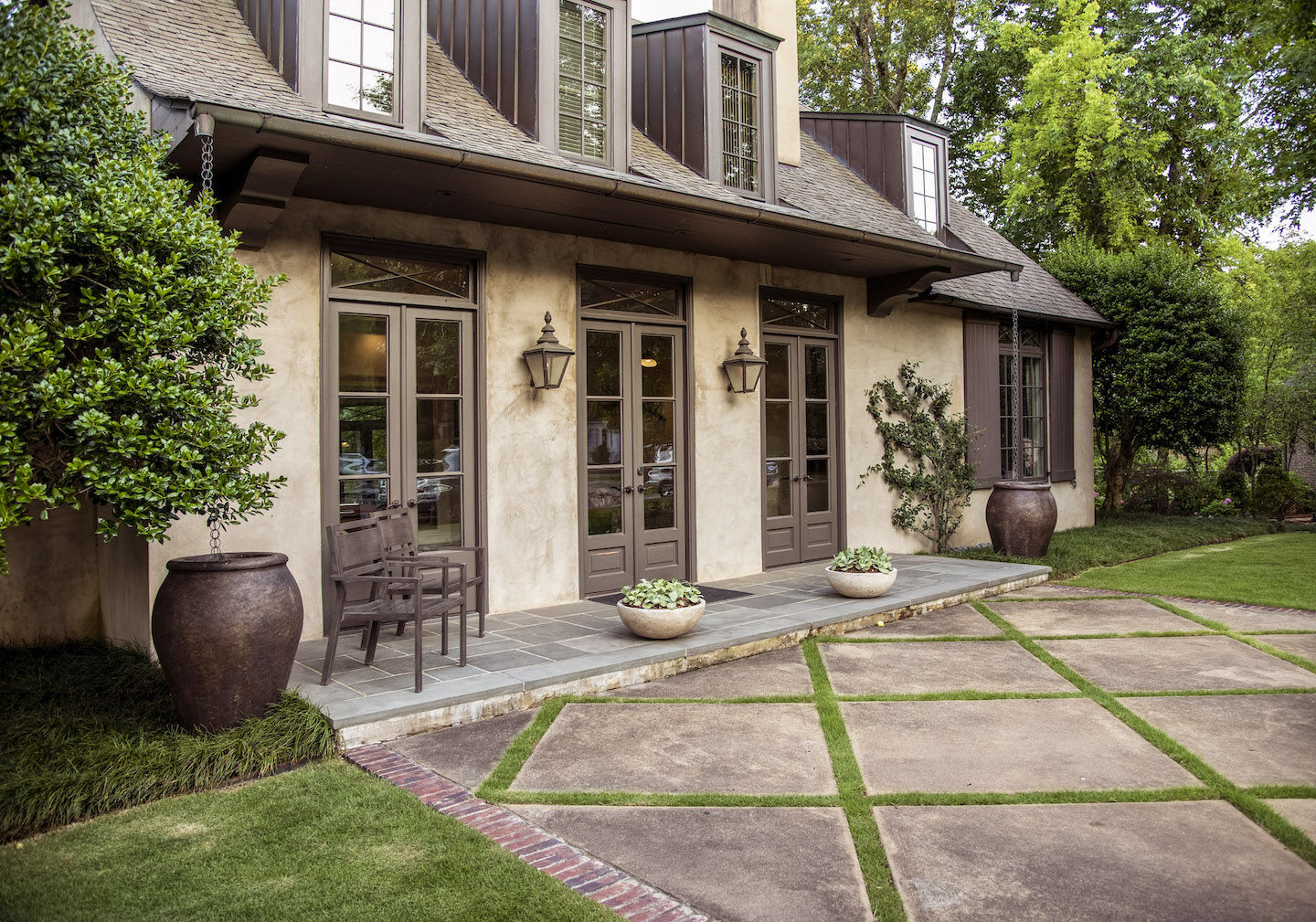 Luxurious Outdoor Retreat in Historic Brookhaven | Padron Landscape ...
