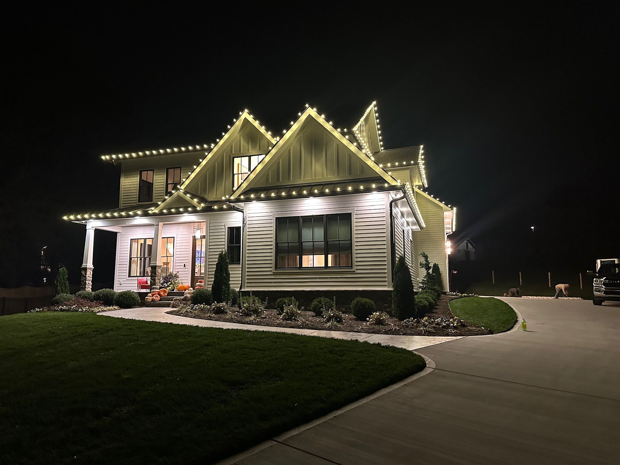 Pro Christmas Light Install vs DIY in Farragut | Sasquatch Lighting Co