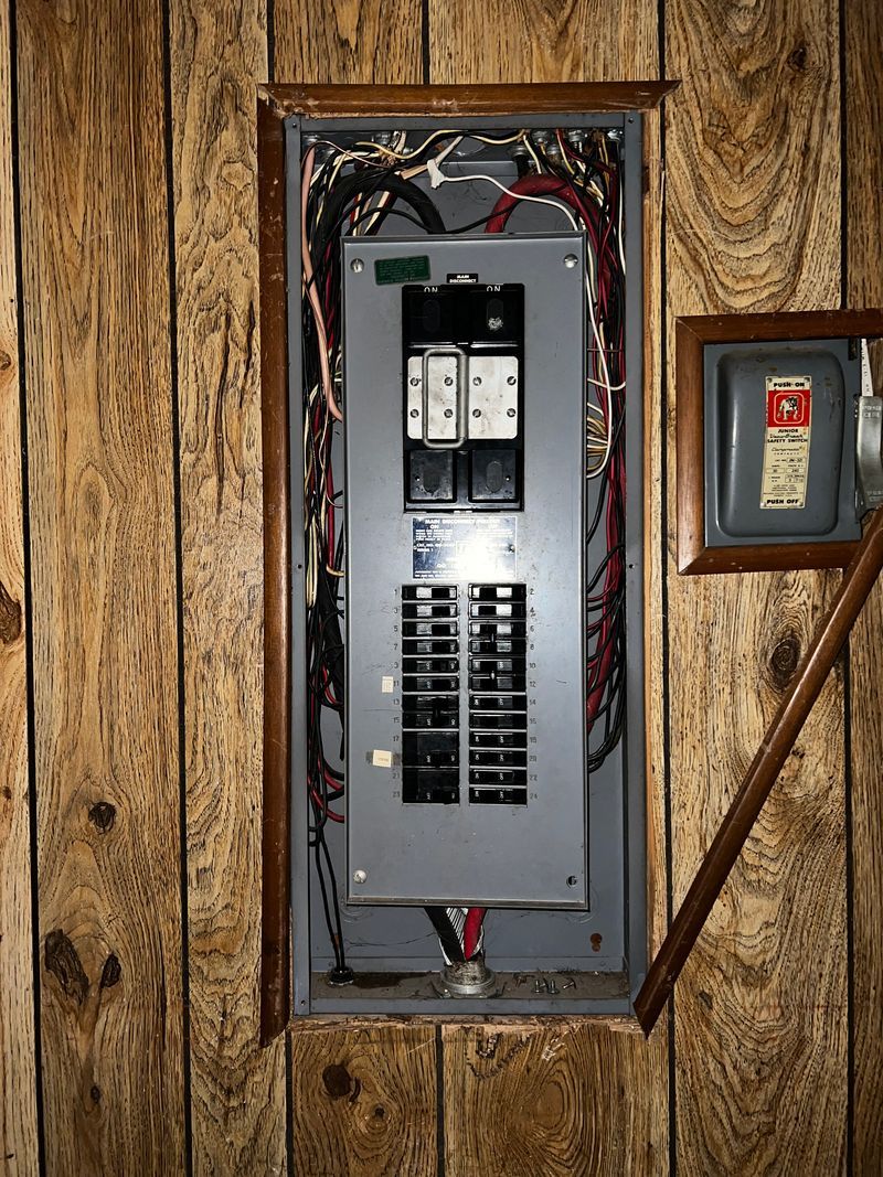 When to Upgrade Your Electrical Panel + Top Signs It Needs Replacing ...