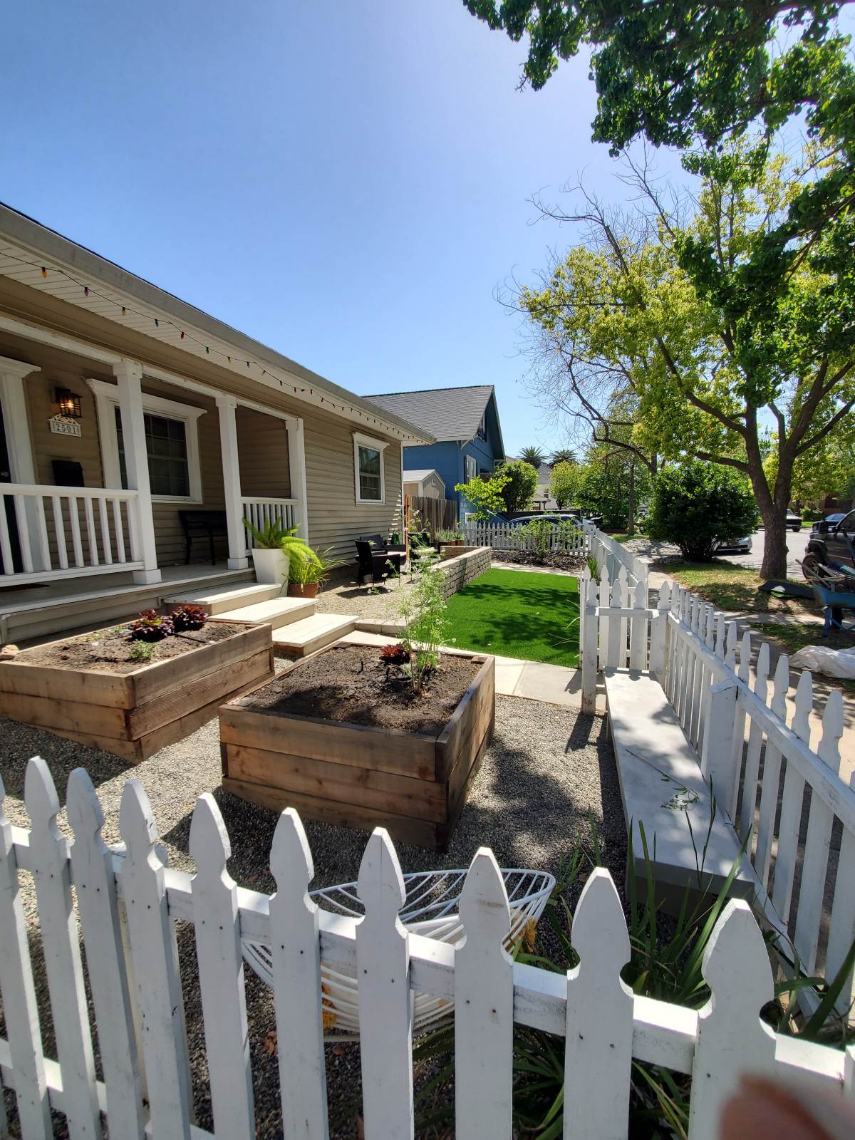 Front Yard Transformation: Planters and Artificial Grass | Guerrero ...