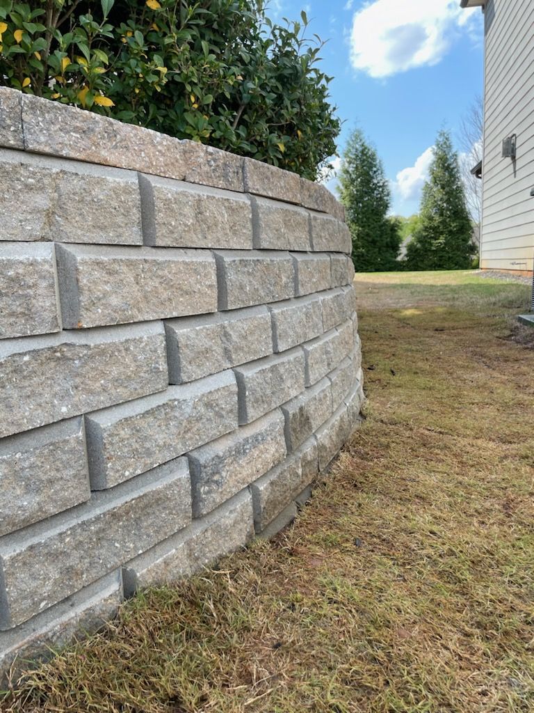Stylish Retaining Wall for Modern Landscape Design | Cibriano Landscaping