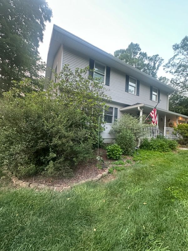 Mulch Refresh Transforms Fairmont Home Yard | Floyd's Lawncare ...