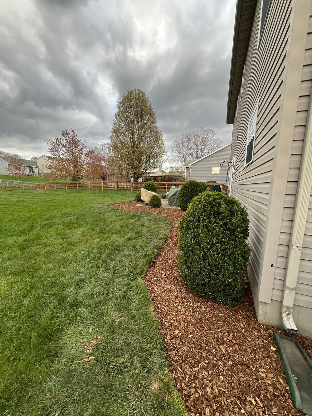 Mulch Installation Services | Woolf Outdoor Services