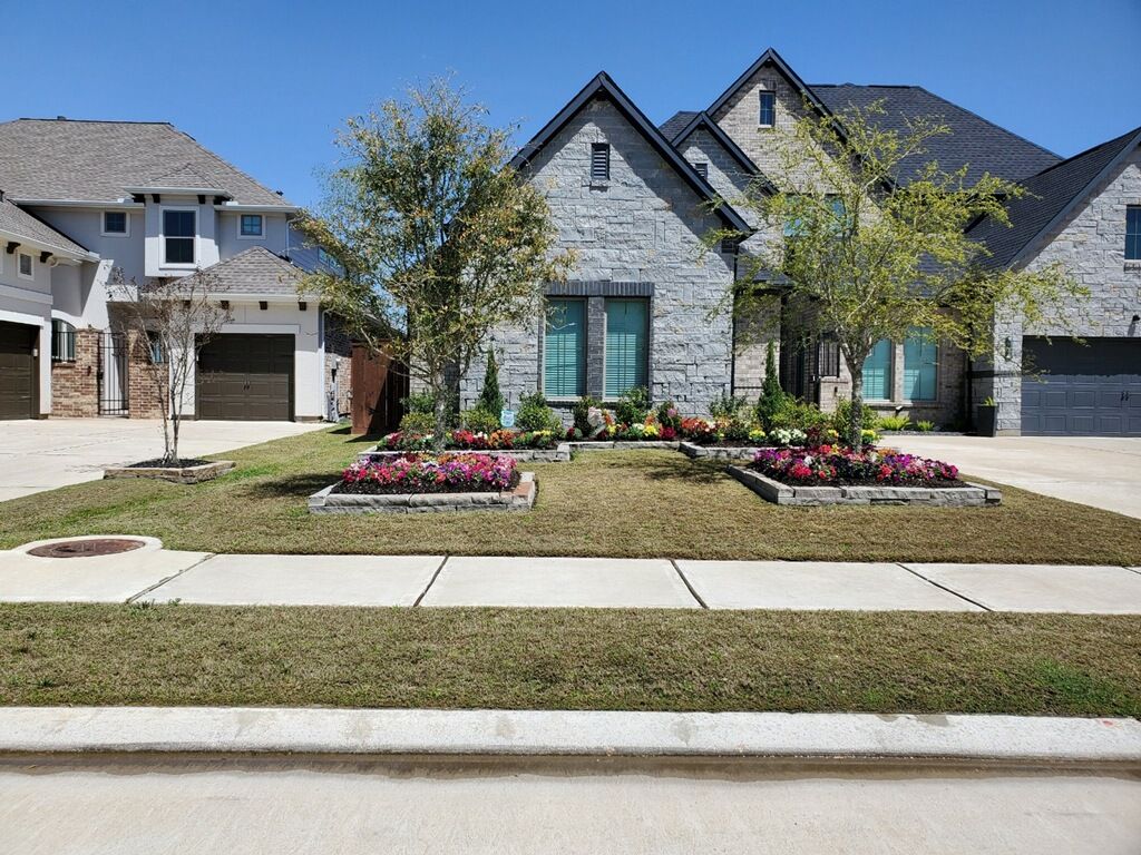 Landscape Design with Border and Seasonal Plants | Valentin Enviro ...