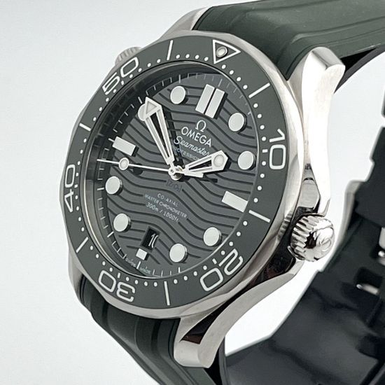 Luxury Watch Den. Omega Seamaster Diver 300M Seaweed Green