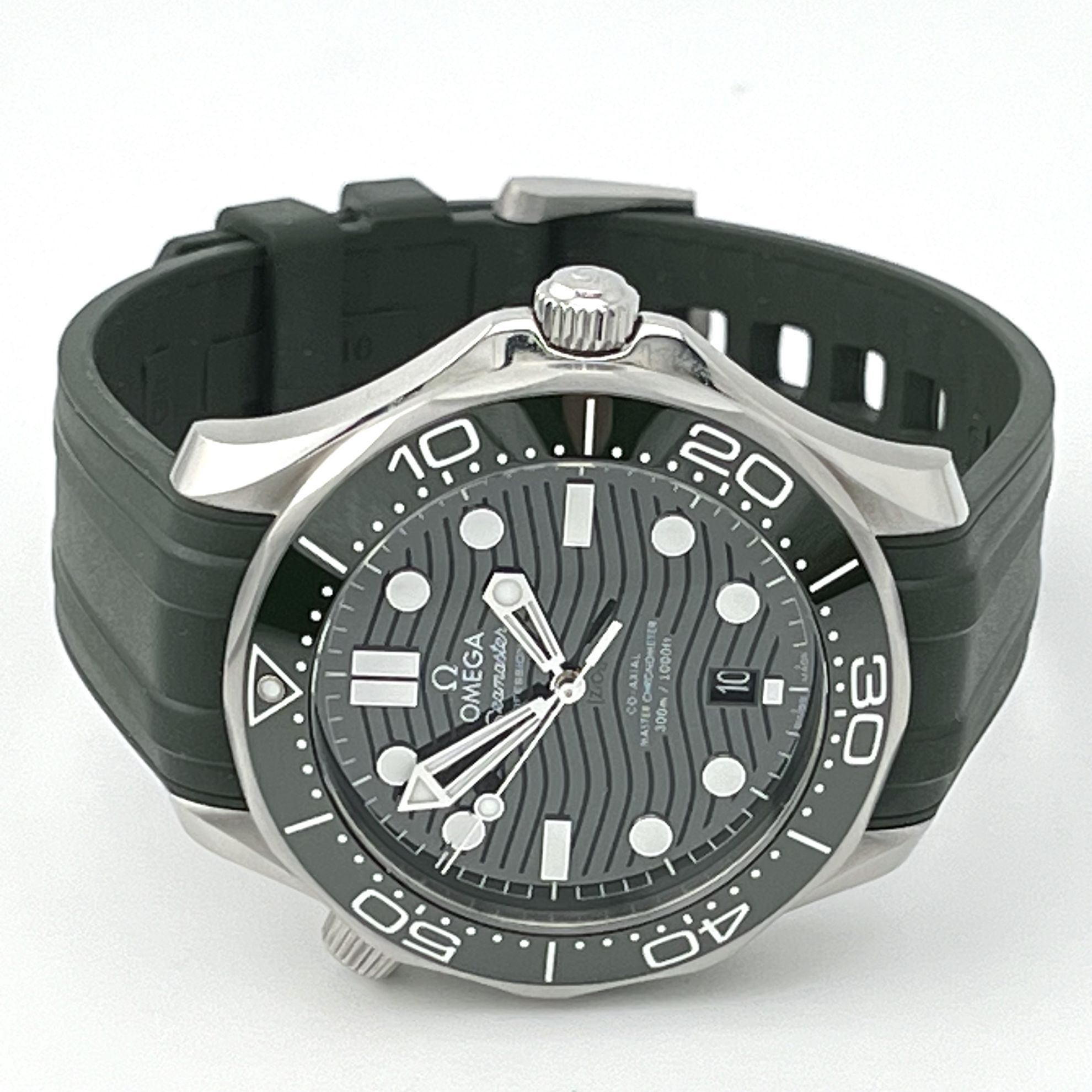 Luxury Watch Den. Omega Seamaster Diver 300M Seaweed Green