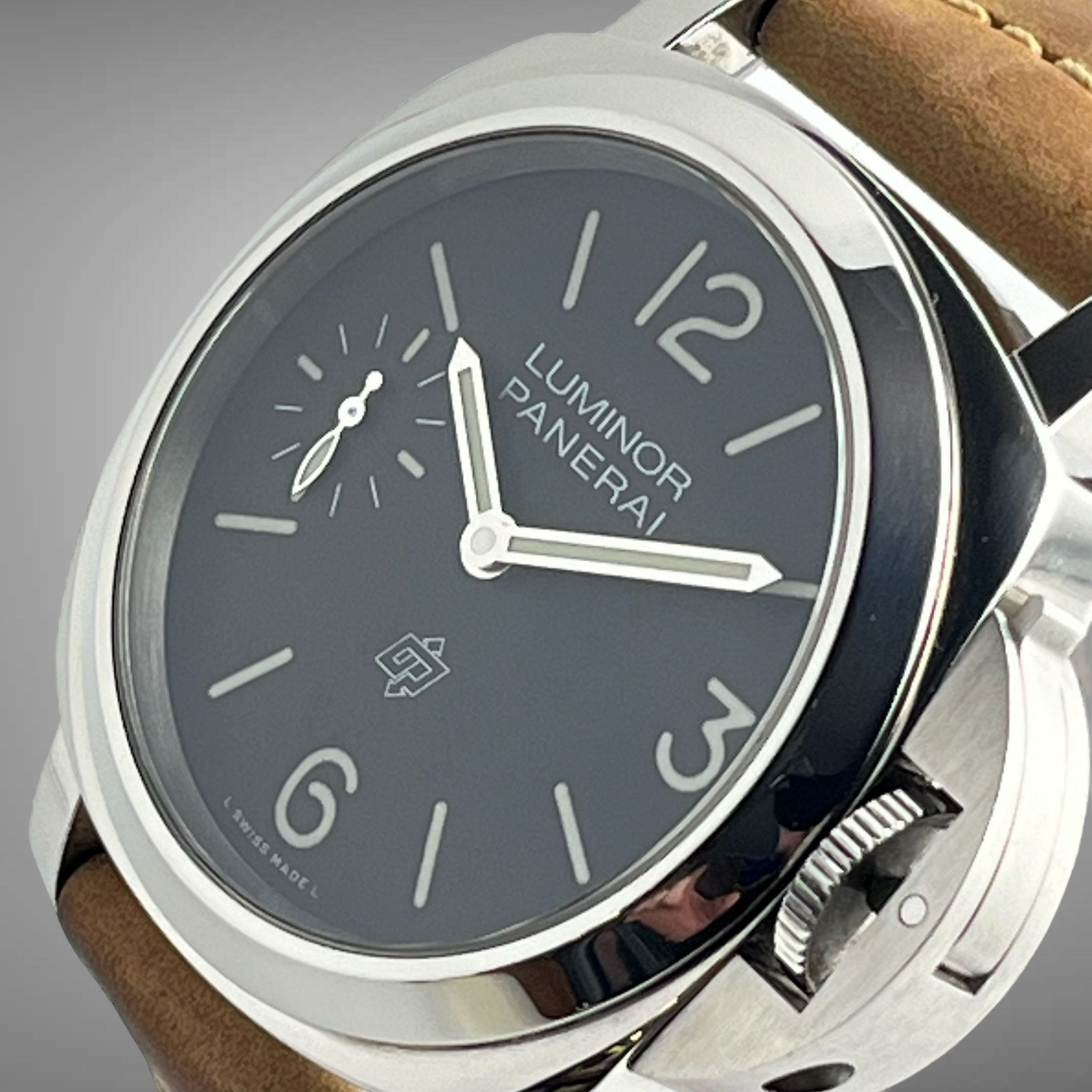 Luxury Watch Den. Panerai Luminor Logo PAM01084
