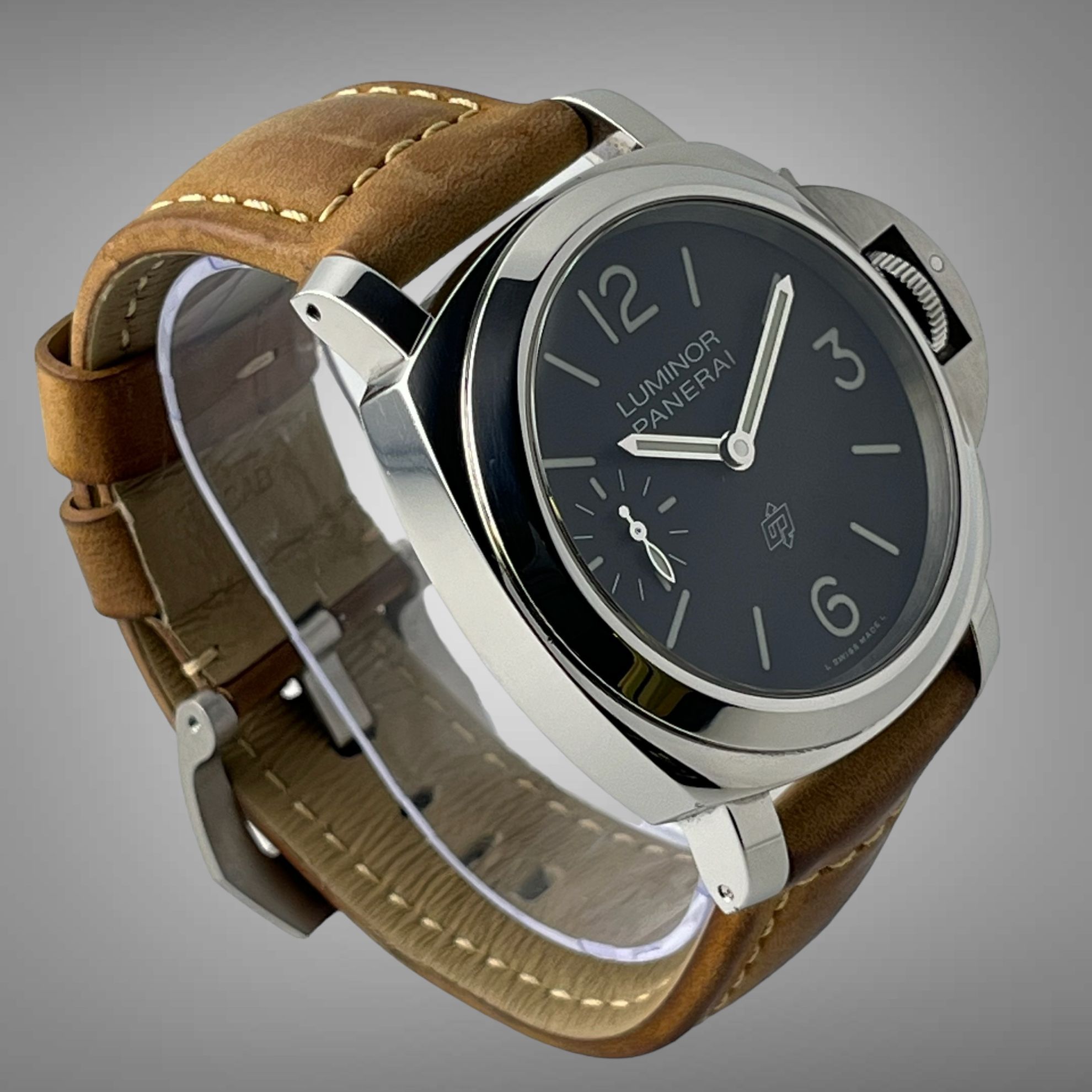 Luxury Watch Den. Panerai Luminor Logo PAM01084