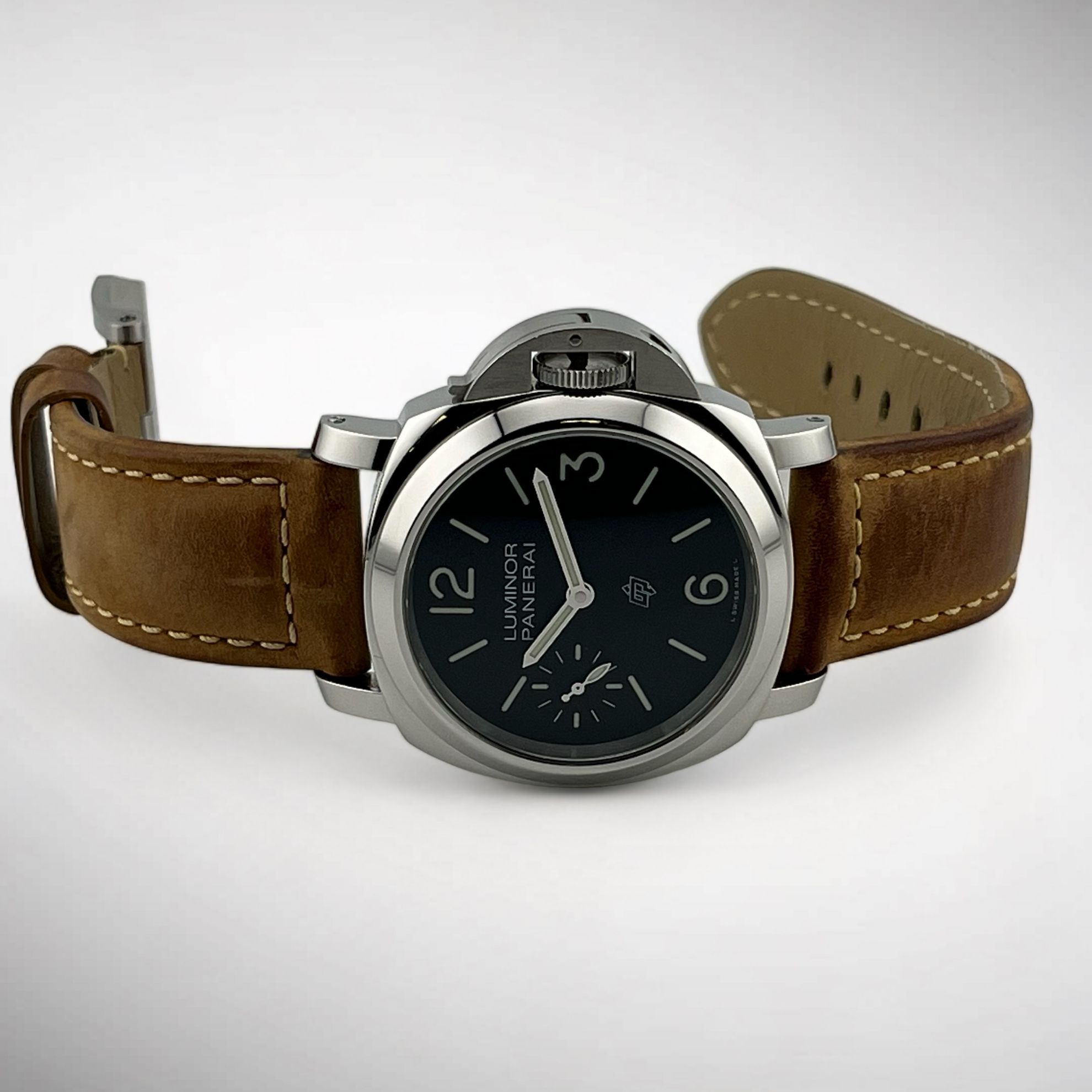 Luxury Watch Den. Panerai Luminor Logo PAM01084