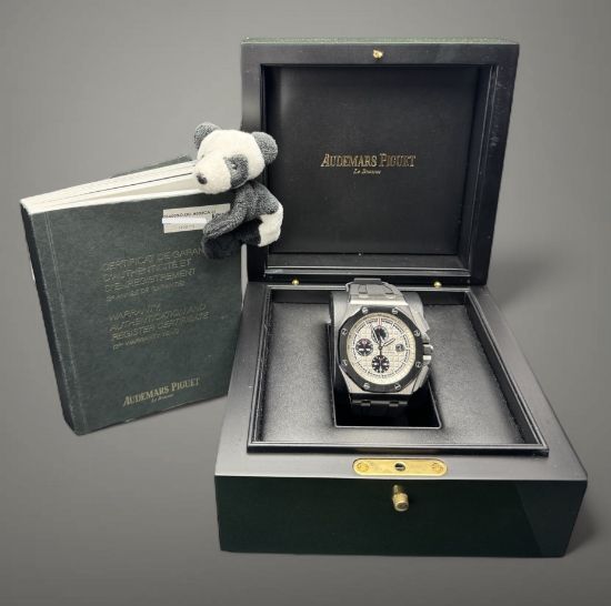 Luxury Watch Den. Audemars Piguet Royal Oak Offshore 26400SO Panda