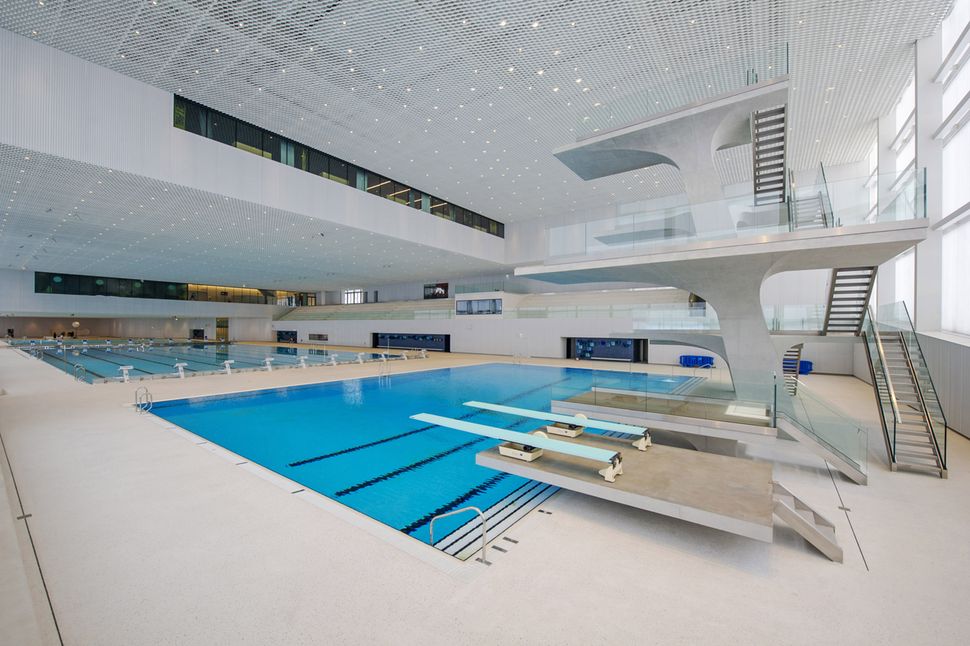 Hochparterre - «Das grösste Hallenbad der Schweiz»
