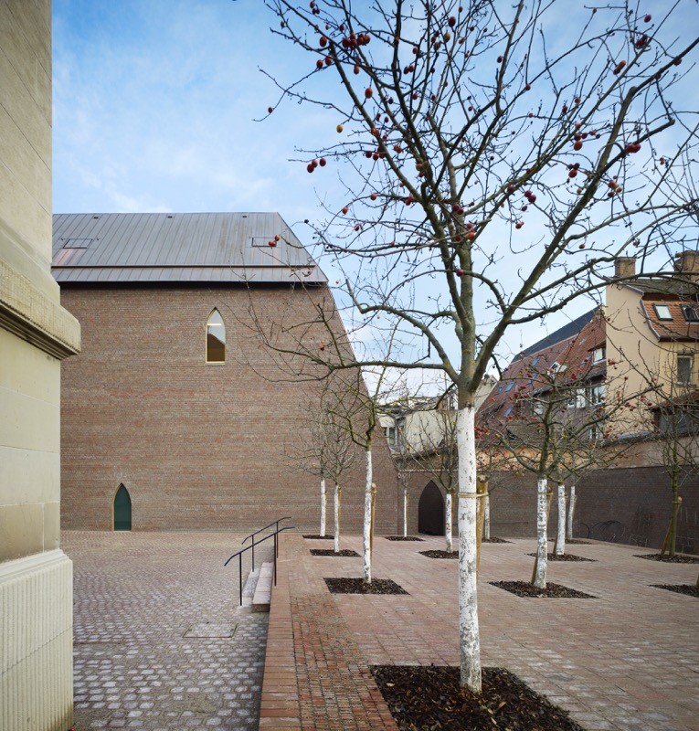 Hochparterre - Das Museum als Weg um den Platz