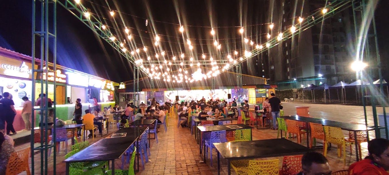 7 Fascinating Outdoor Food Parks In Ahmedabad | Hungrito