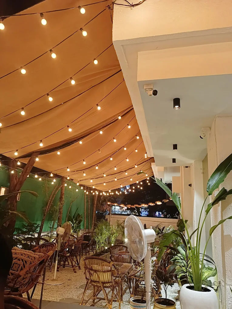 Best Cafes in Ahmedabad | 10 Unique Spots for Food & Coffee