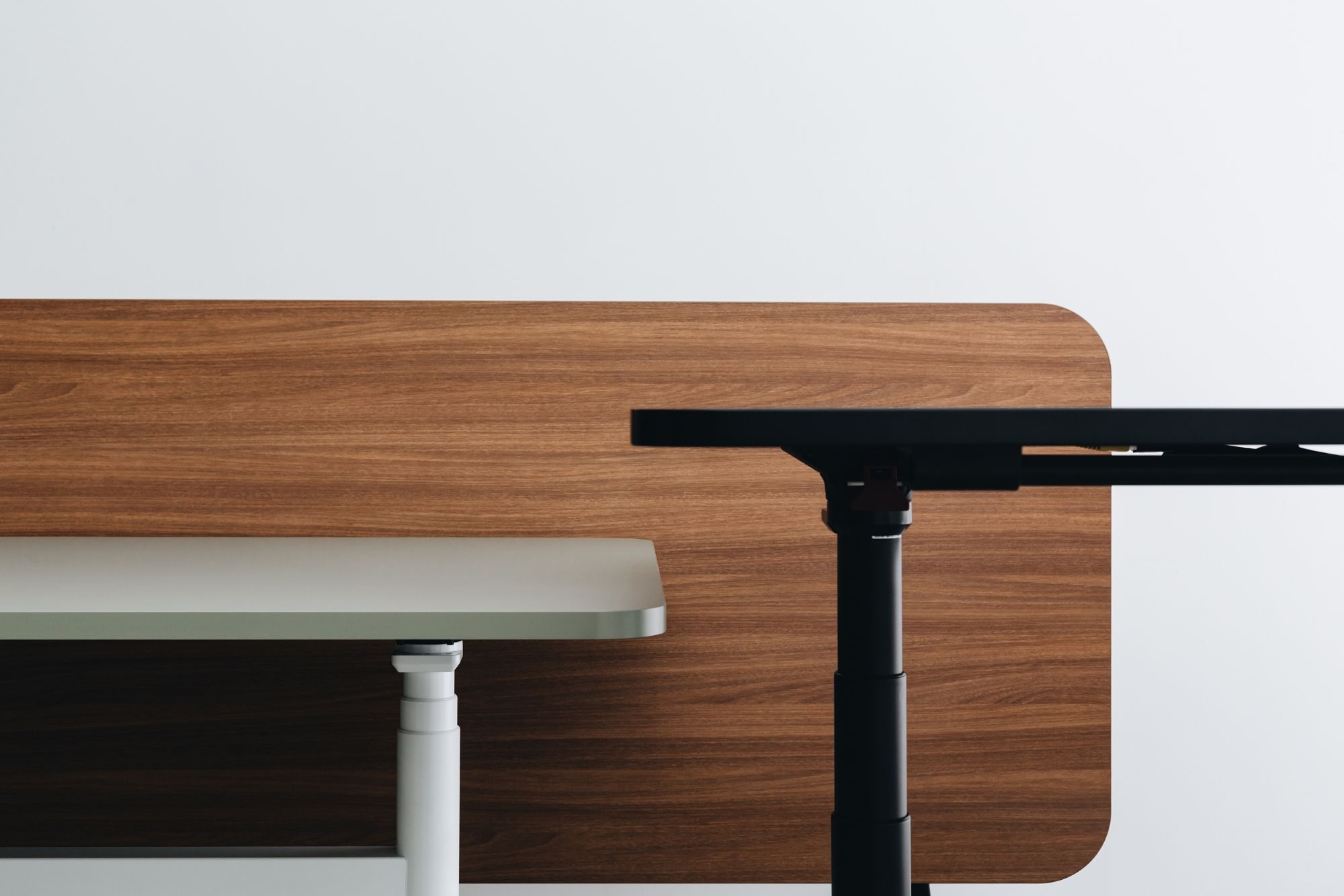 Aerial Move – cordless height-adjustable flip table | Vidak