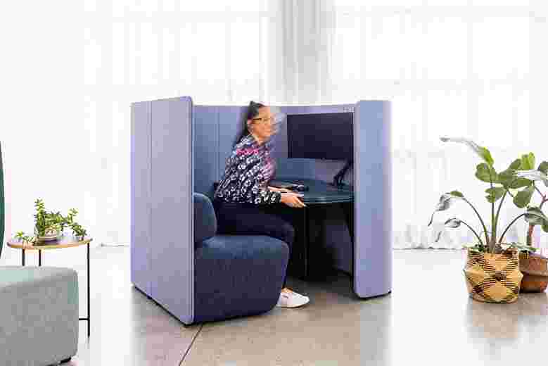 Retreat Mini Booth – compact focus booth | Vidak