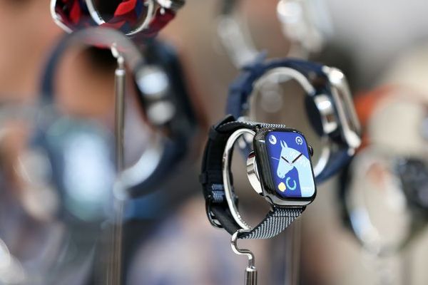 Revolutionizing Wearables Apple Watchs Futuristic Gesture Control Will Leave You In Awe