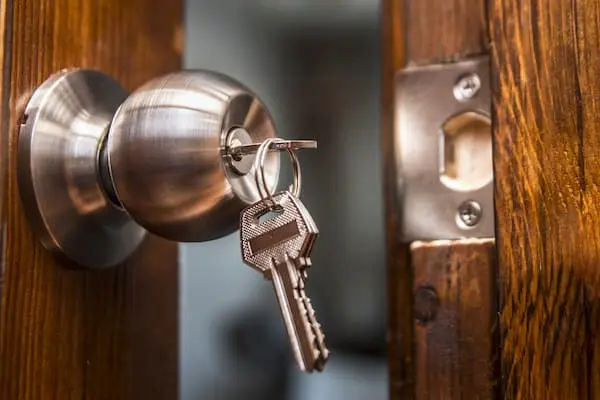 Smart Door Lock Vs Traditional | (7 Key Differences) - Nerd Plus Art