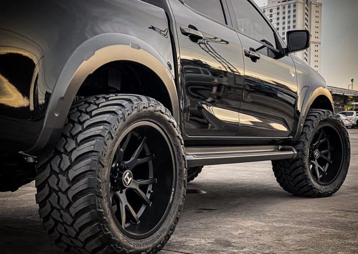 This Heavily Modified 2020 Isuzu D-Max V-Cross Looks Drop-dead Gorgeous!