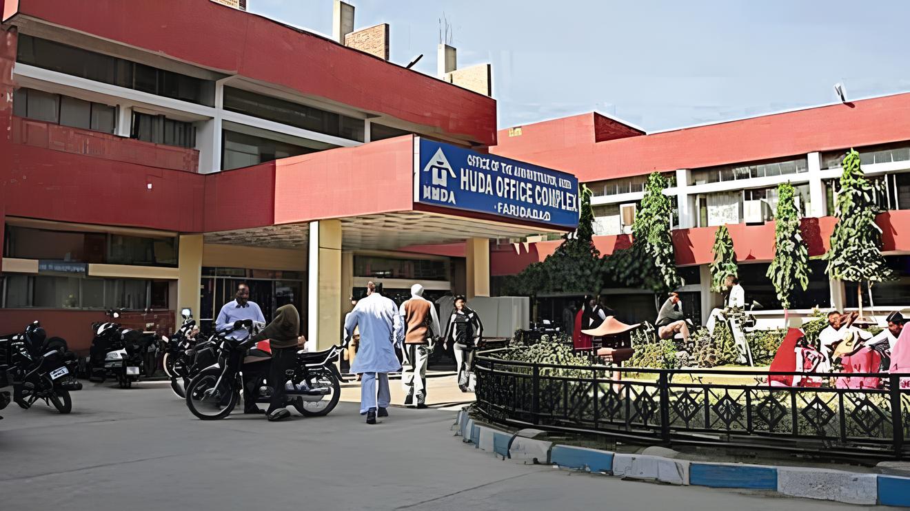 Acme Spaces: Real estate agents