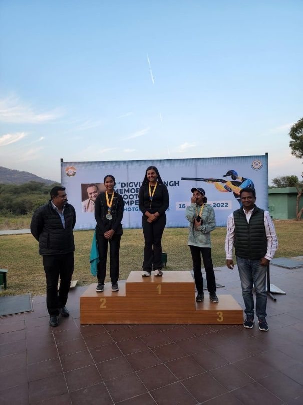 Nilaa Raaja Baalu of Class 9 wins Silver medal at the 2nd DigVijay ...