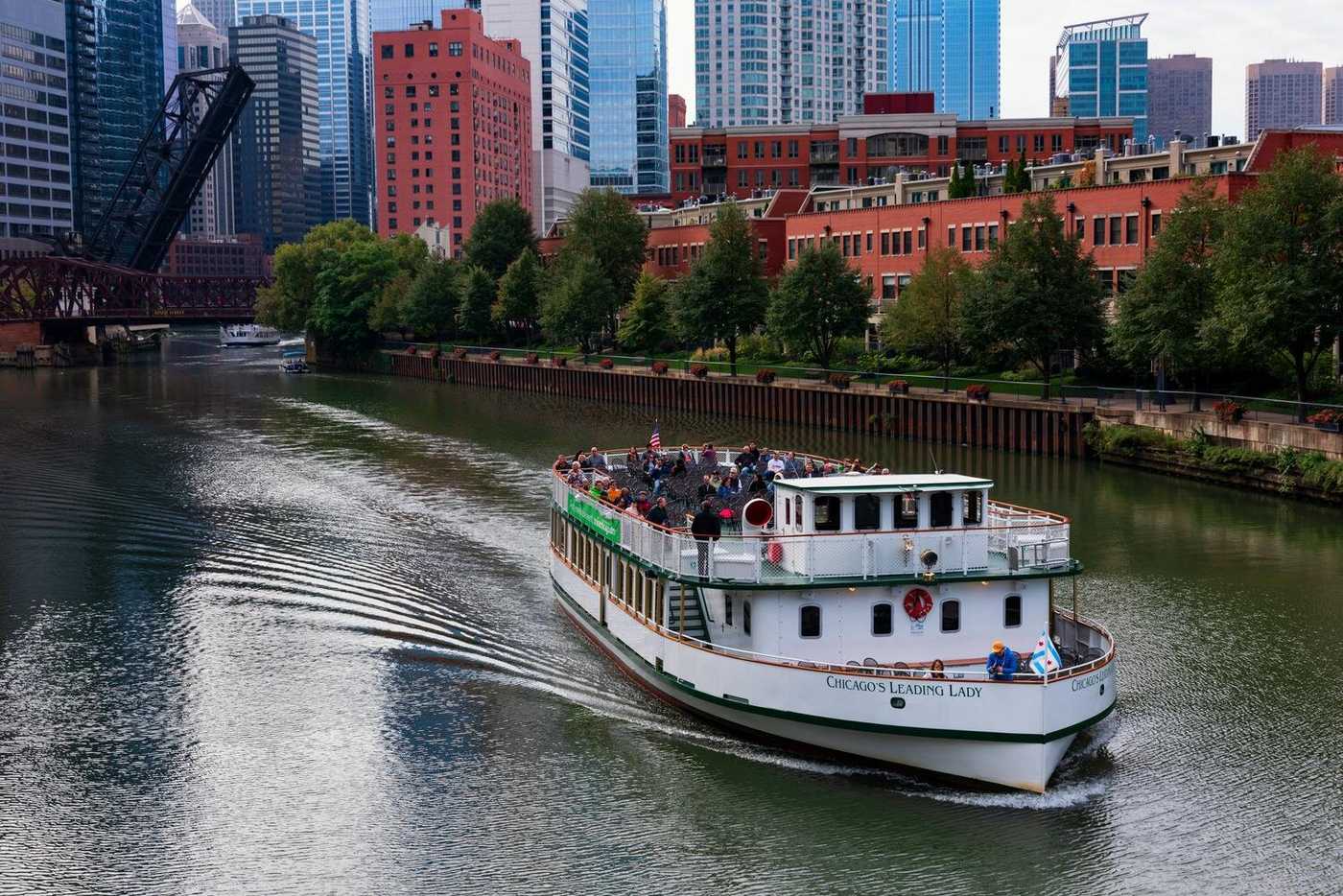 Chicago Architecture Center River Cruise aboard First Lady | Chicago ...