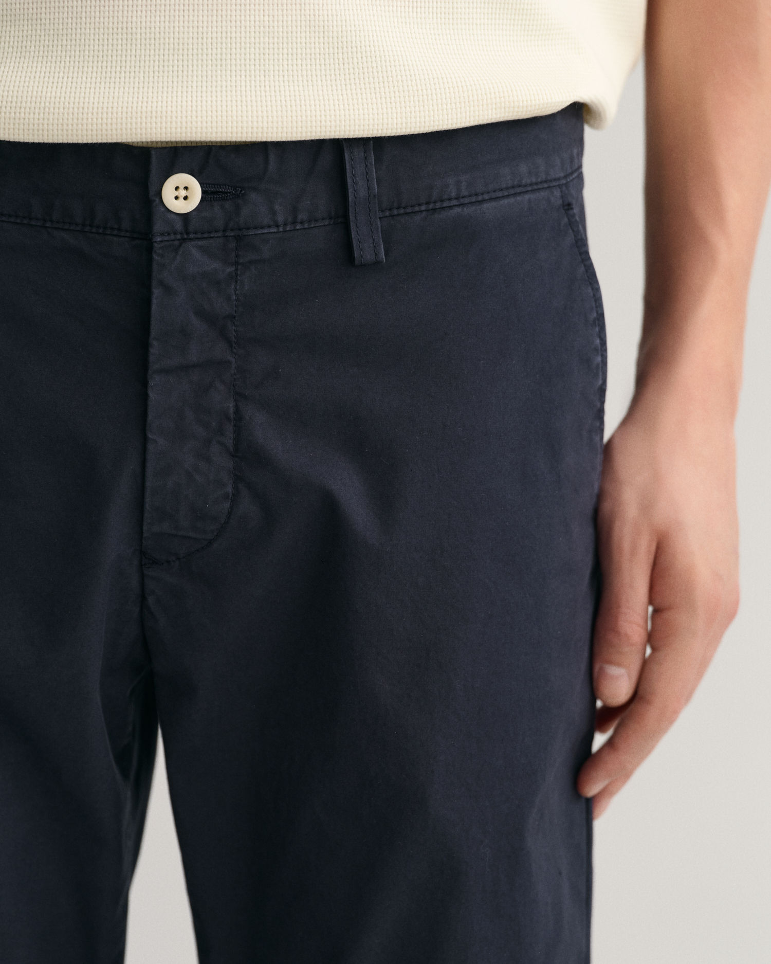 Hallden Solblekede Chinos | GANT Norge | Den offisielle nettbutikken
