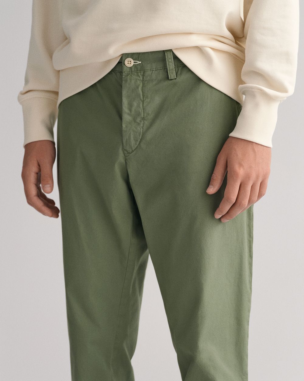 Hallden Solblekede Chinos | GANT Norge | Den offisielle nettbutikken