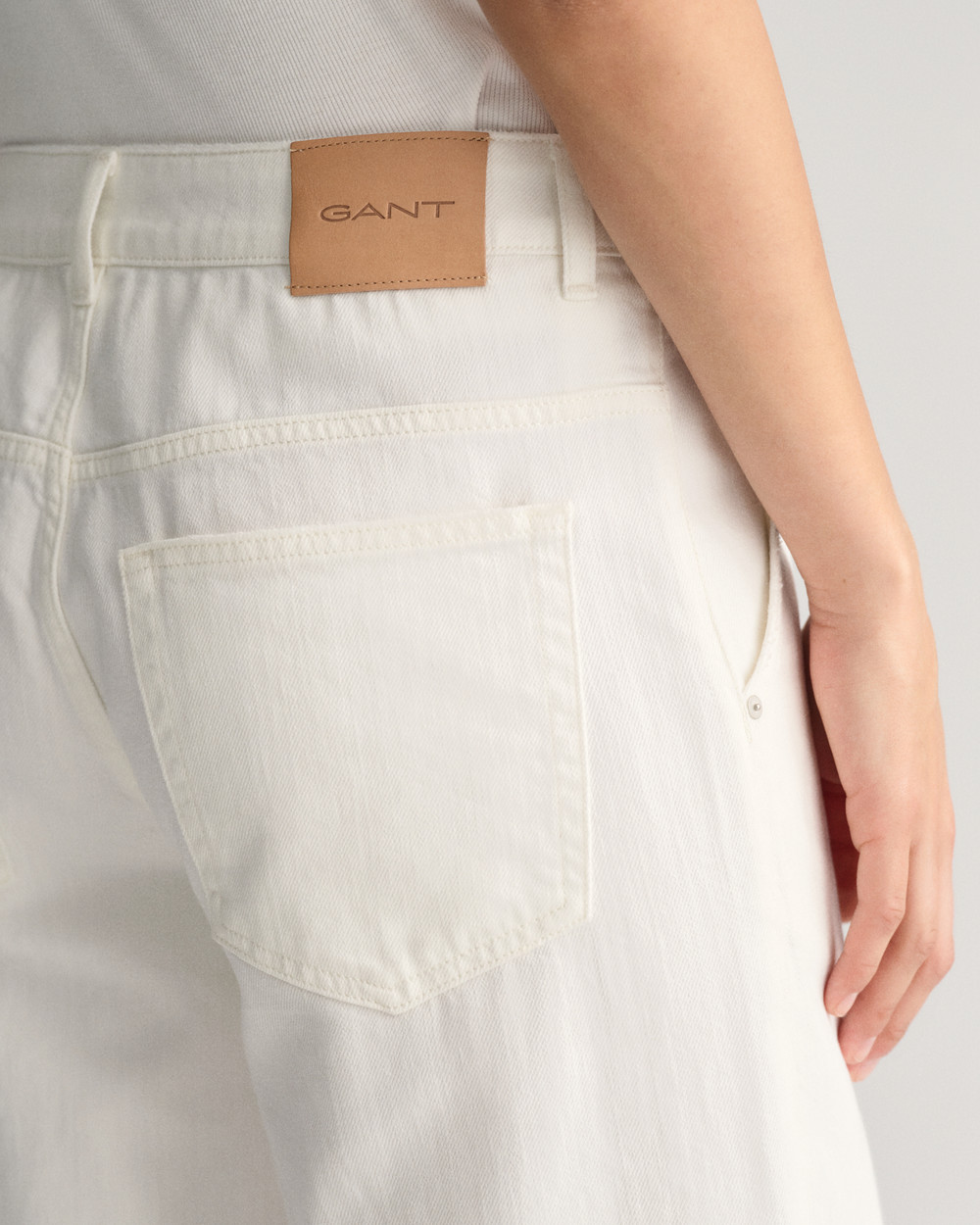 Hvite jeans med lavt liv og vide ben | GANT Norge