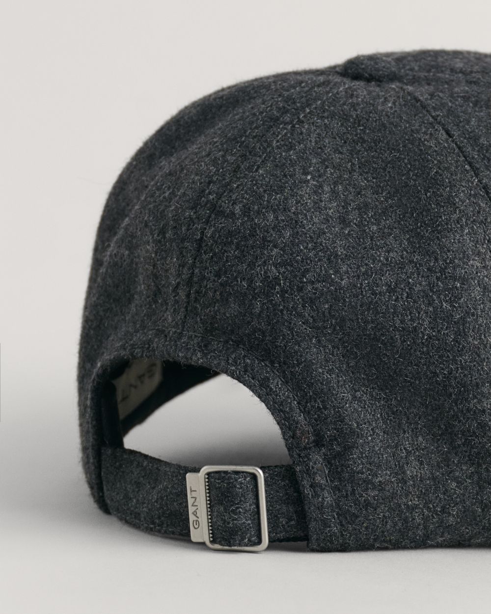 Melton caps med shield-logo | Siste mote: Klær, tilbehør og interiør ...