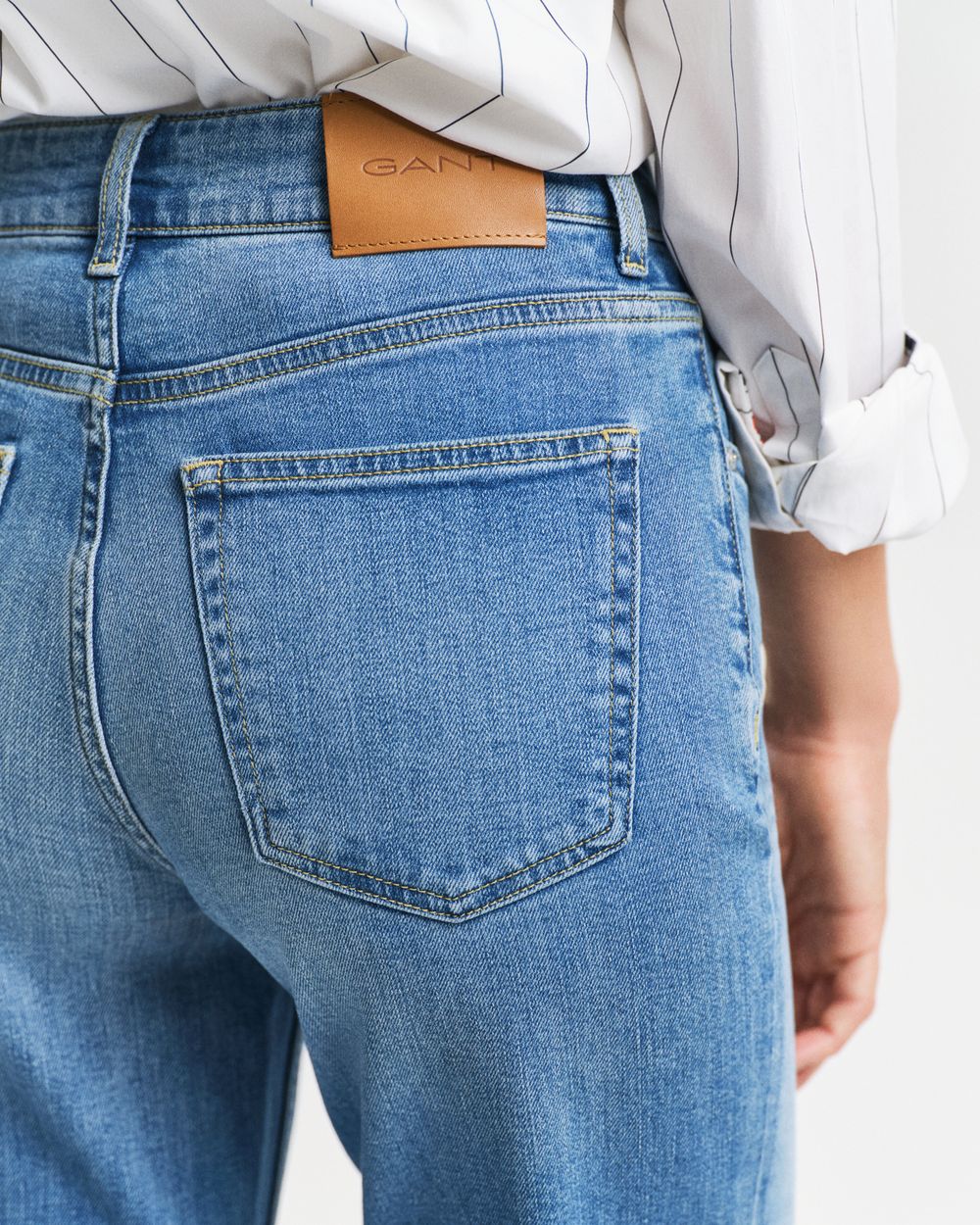 Slim fit jeans med sleng | Siste mote: Klær, tilbehør og interiør | GANT.no