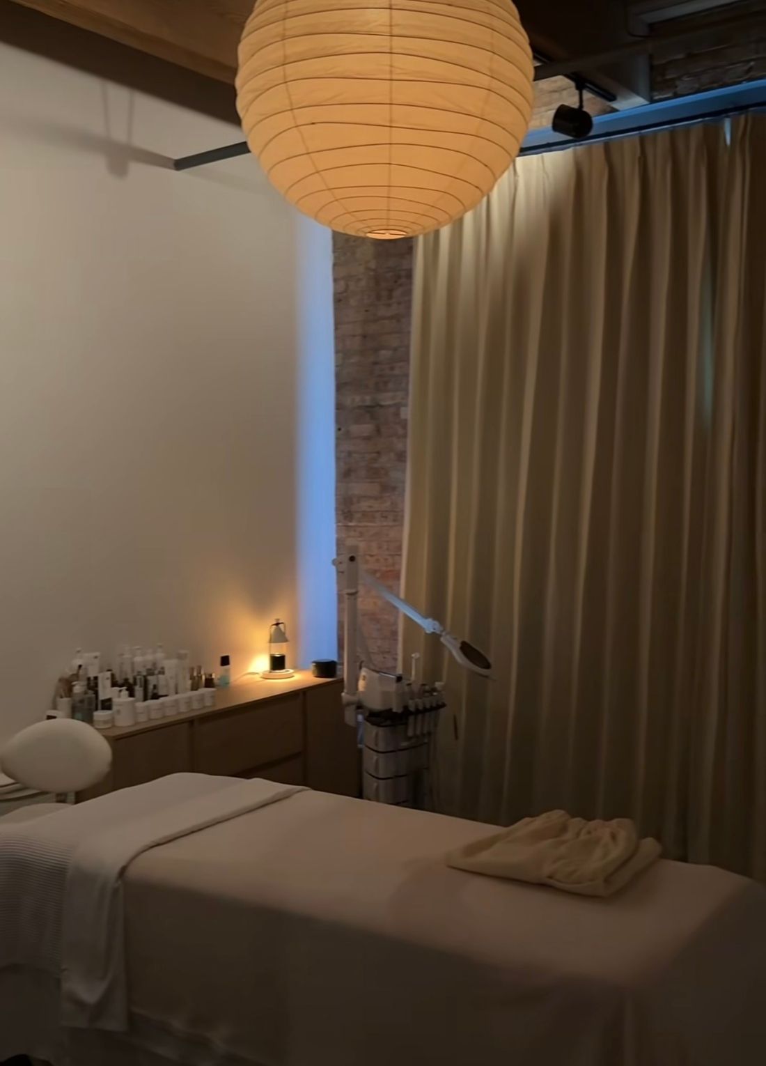 Jenny Fix Skin - Treatment rooms and therapy offices to rent in Chicago ...