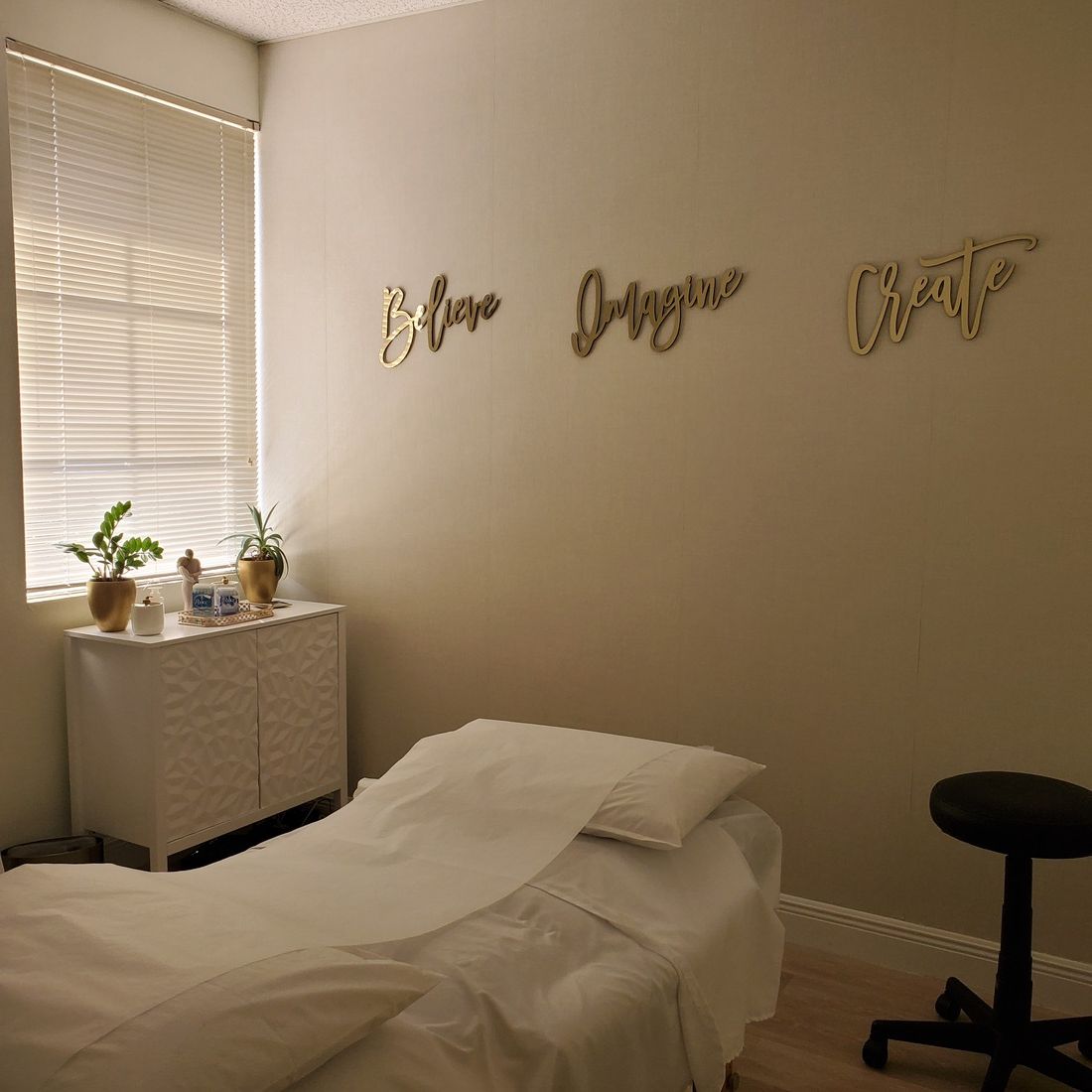 Holistic Treatment Room for Rent - Treatment rooms and therapy offices ...