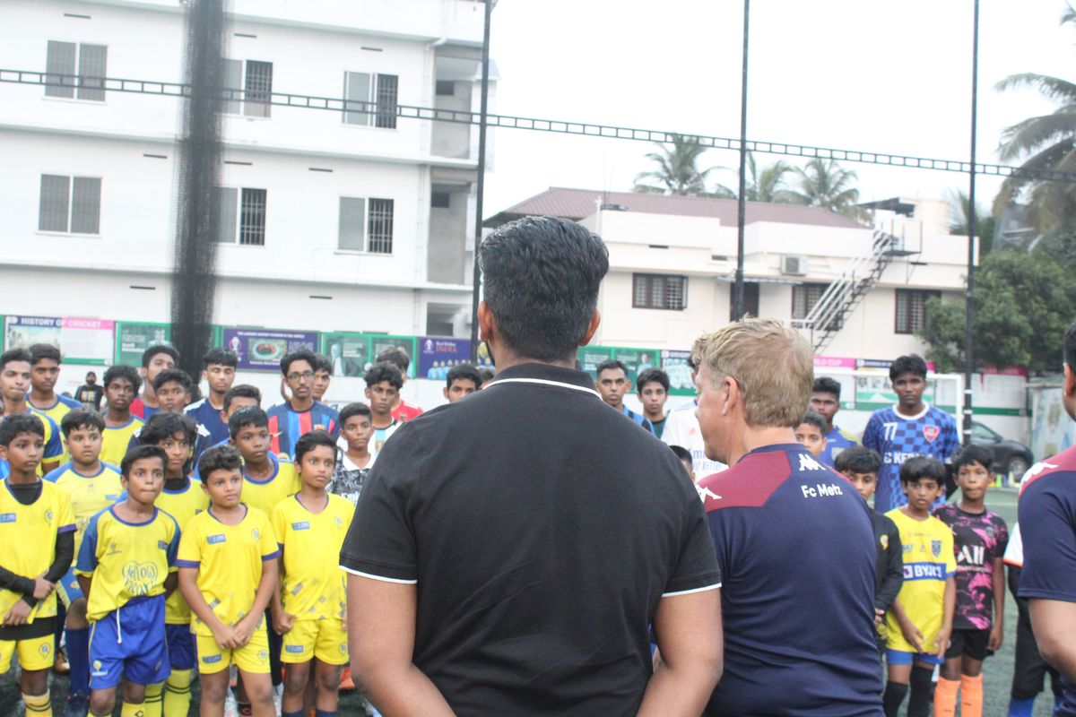 Book courts, Kids Coaching, Football, Badminton, Swimming near you