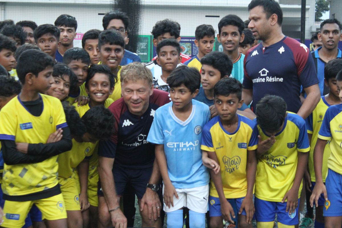 Book courts, Kids Coaching, Football, Badminton, Swimming near you