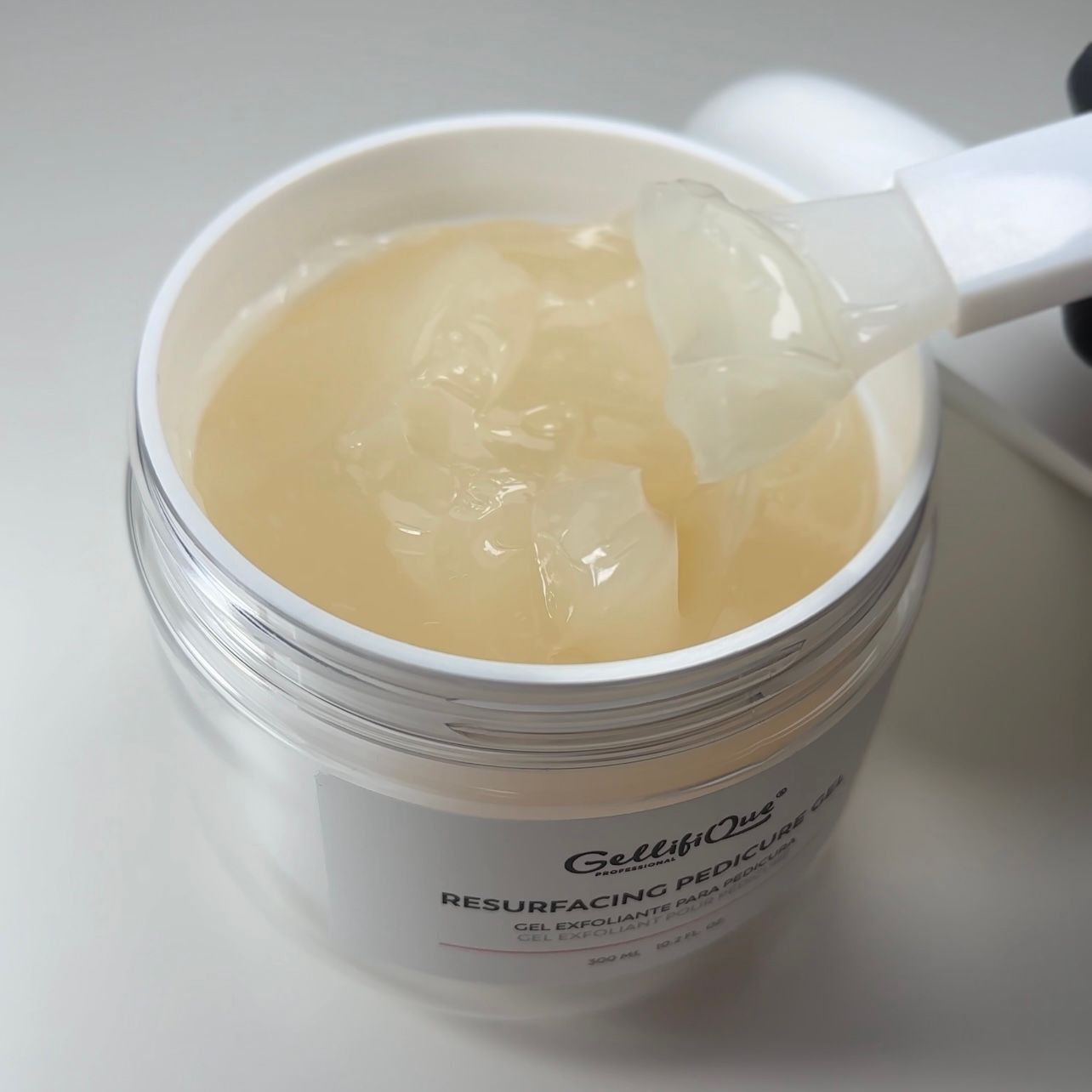 RESURFACING PEDICURE GEL 300 ml. SPA MANI AND PEDI. NAIL PREPERATION.
