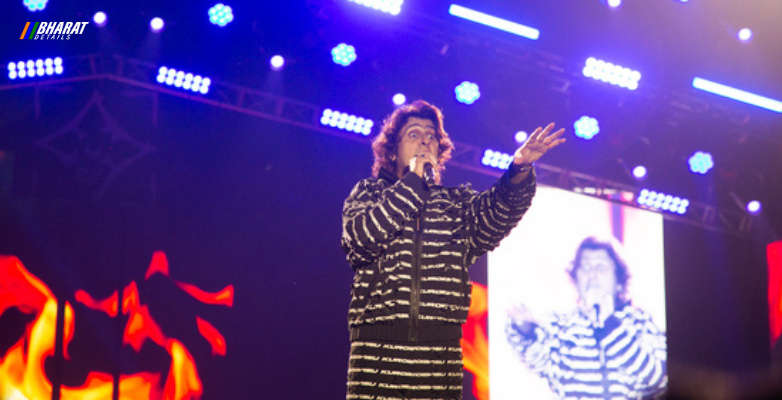 Sonu Nigam Faces Stone Pelting During Delhi Concert At DTU