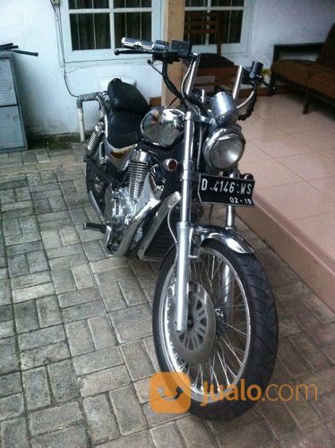 Suzuki Intruder 400 Tahun 1997 Full Crome di Kota Jakarta Selatan, DKI Jakarta | Jualo.com