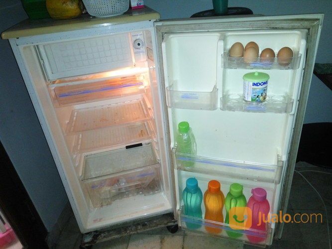 Kulkas Lemari Es 1 Pintu National Free Besi Roda di Kota Depok, Jawa ...