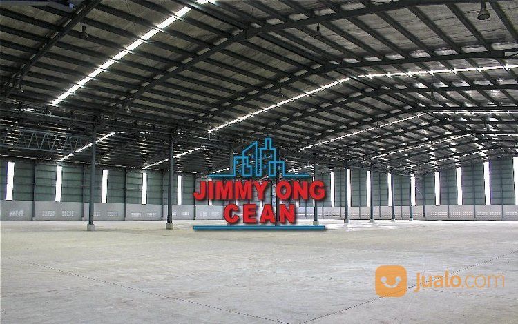 Gudang Full Loading Dock Dan Dock Leveler Di Kawasan Industri KITIC ...