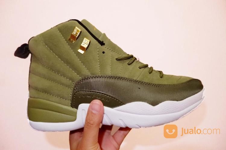 NIKE Air Jordan 12 Graduation Pack di Kota Bekasi, Jawa Barat | Jualo.com