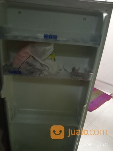 Kulkas Sharp Masih Mulus di Kota Tangerang Selatan, Banten | Jualo.com